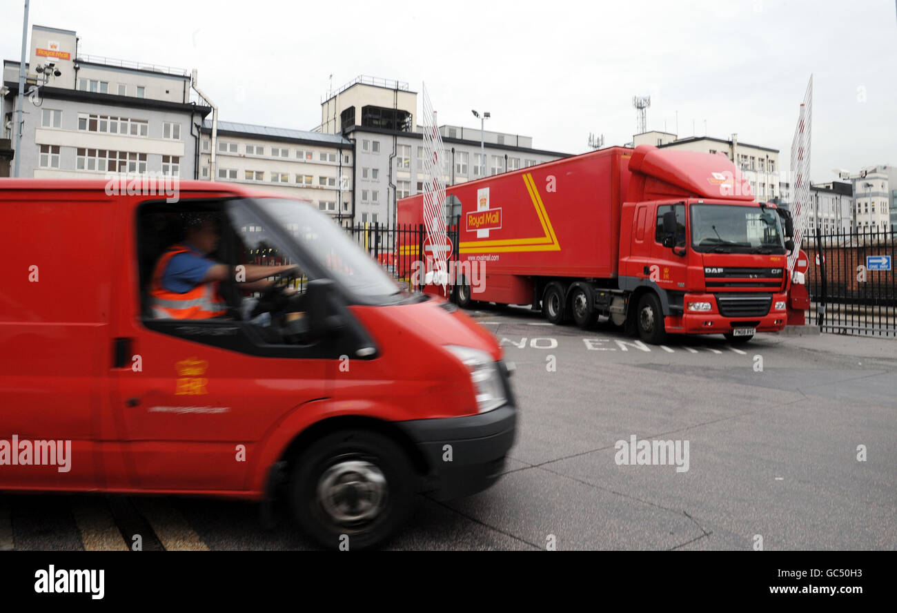 Post office van hi-res stock photography and images - Alamy