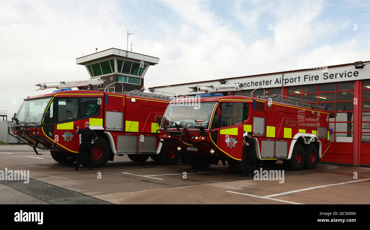 Manchester airport exterior hi-res stock photography and images - Alamy