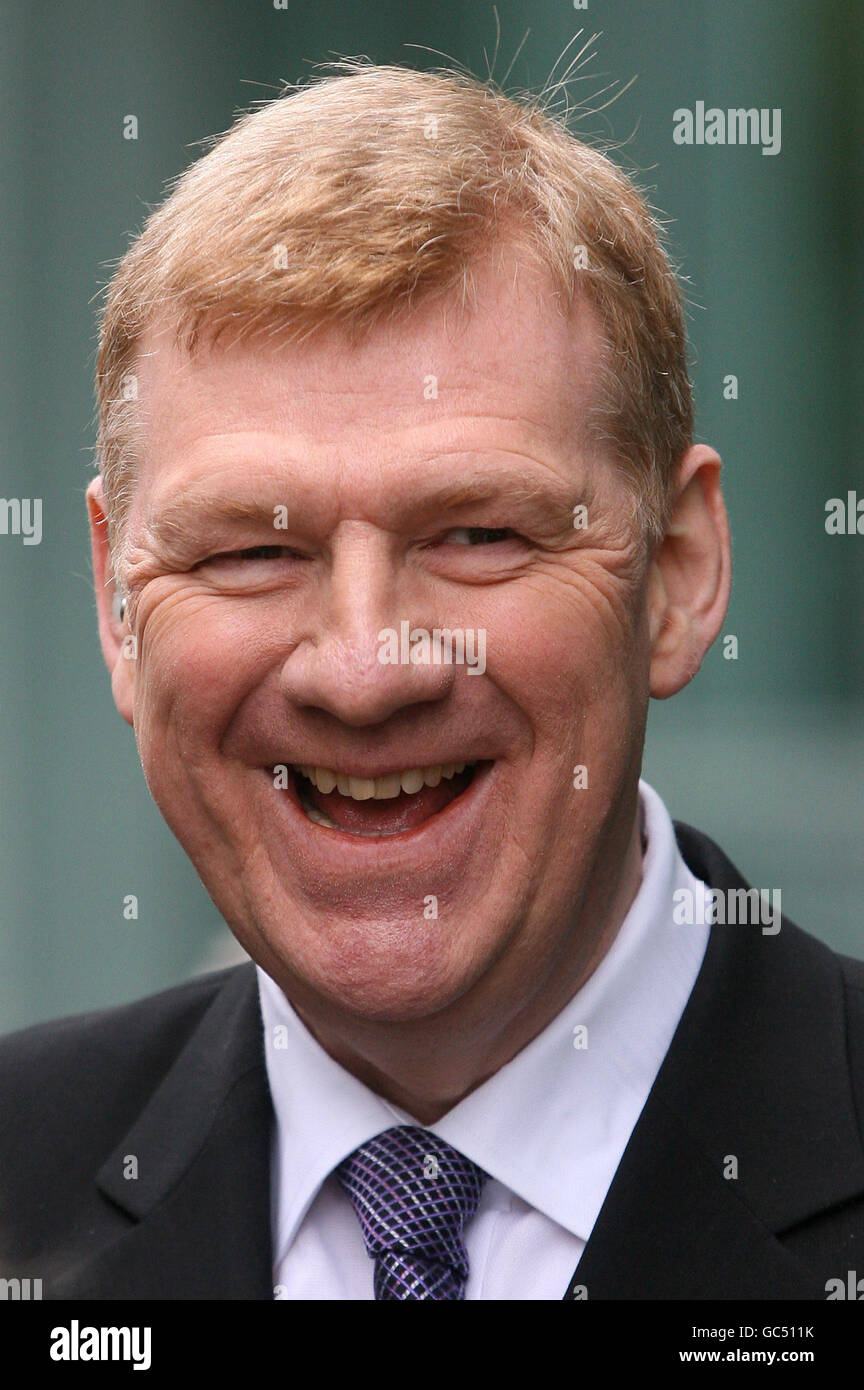 Chief medical officer liam donaldson hi-res stock photography and ...