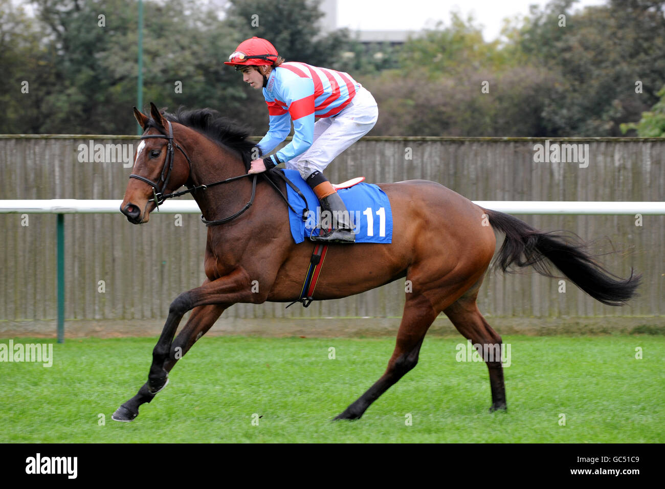 Horse racing autumn construction day nottingham racecourse hi-res stock ...