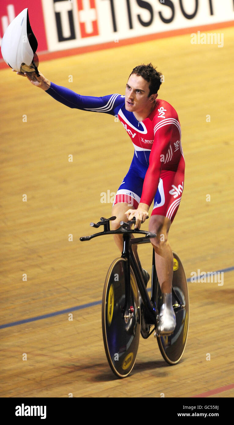 Great Britain's Geraint Thomas celebrates his victory in the Men's ...