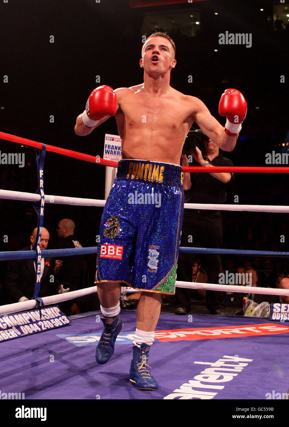 Frankie Gavin celebrates his win against Steve Saville in their ...