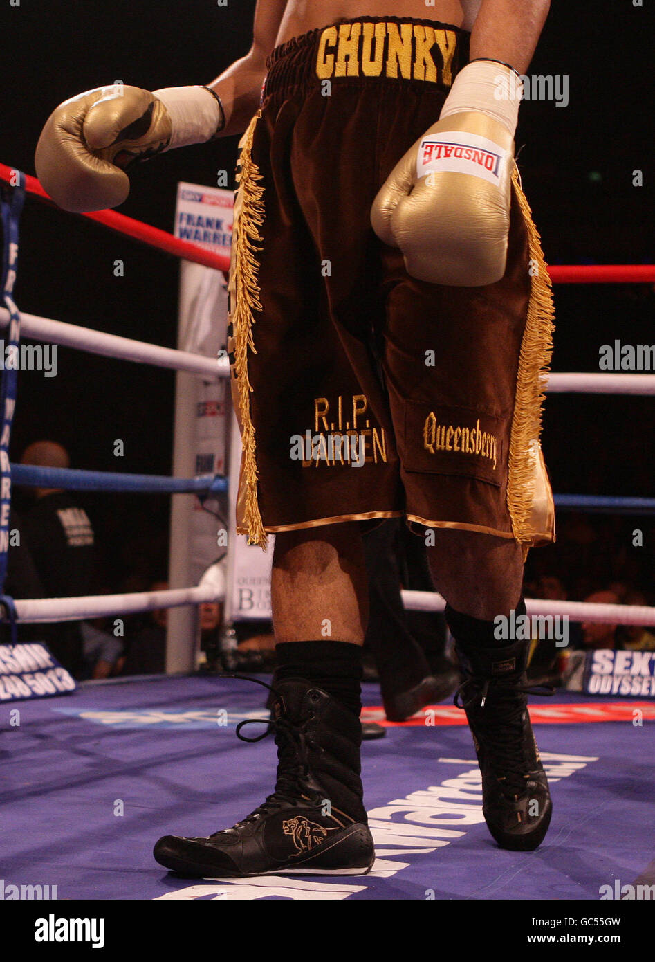 James degale with a tribute to fellow olympian darren sutherland hi-res ...
