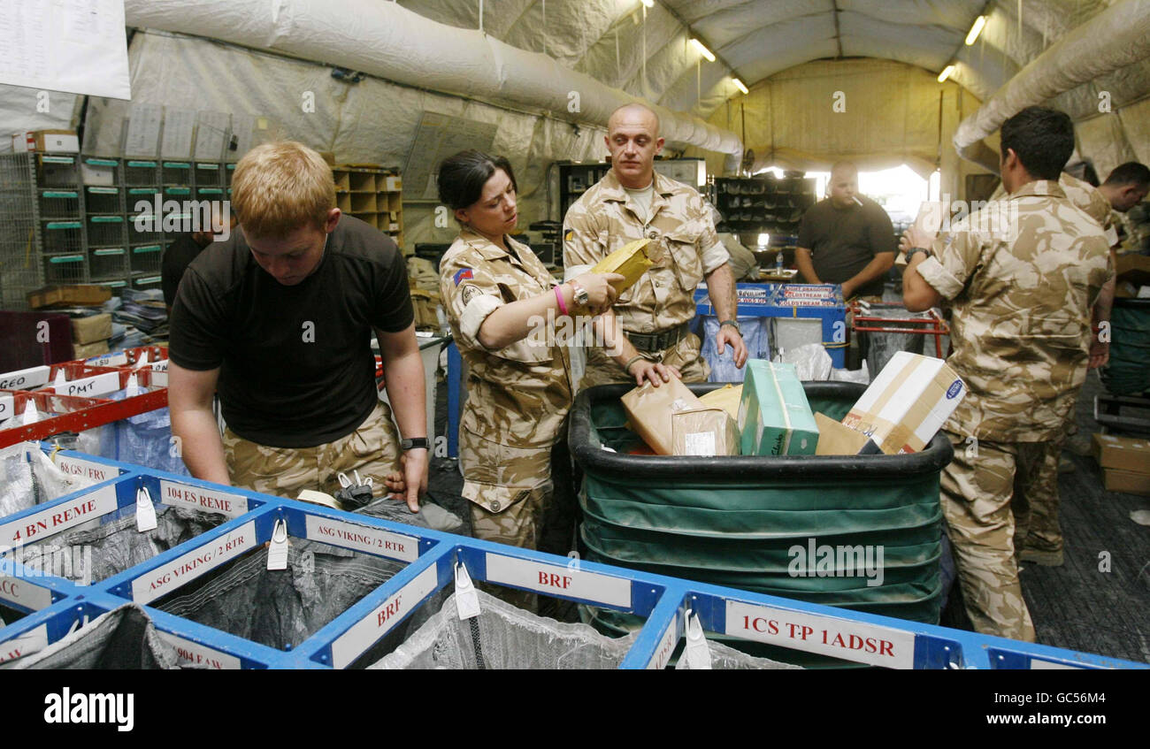 Sorting office parcel hi-res stock photography and images - Alamy