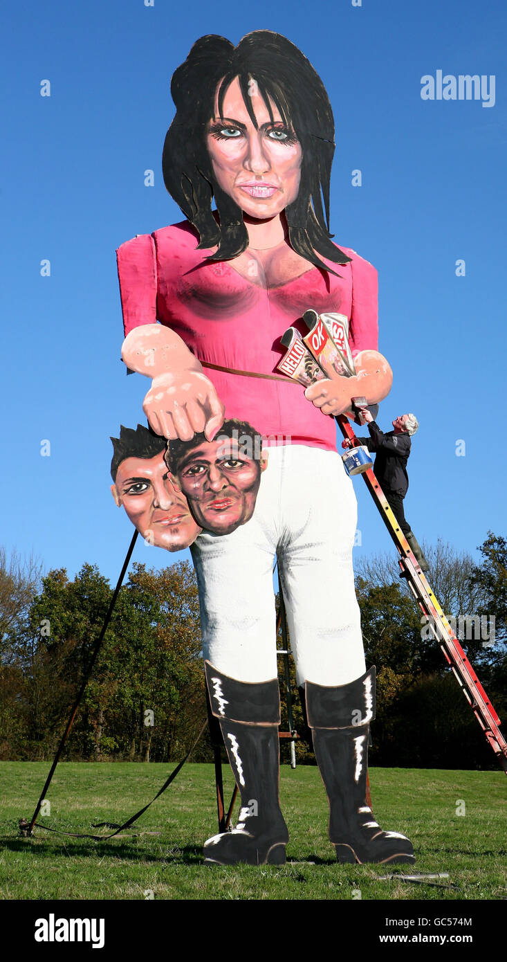 Artist Frank Shepherd puts the finishing touches to the Edenbrige ...