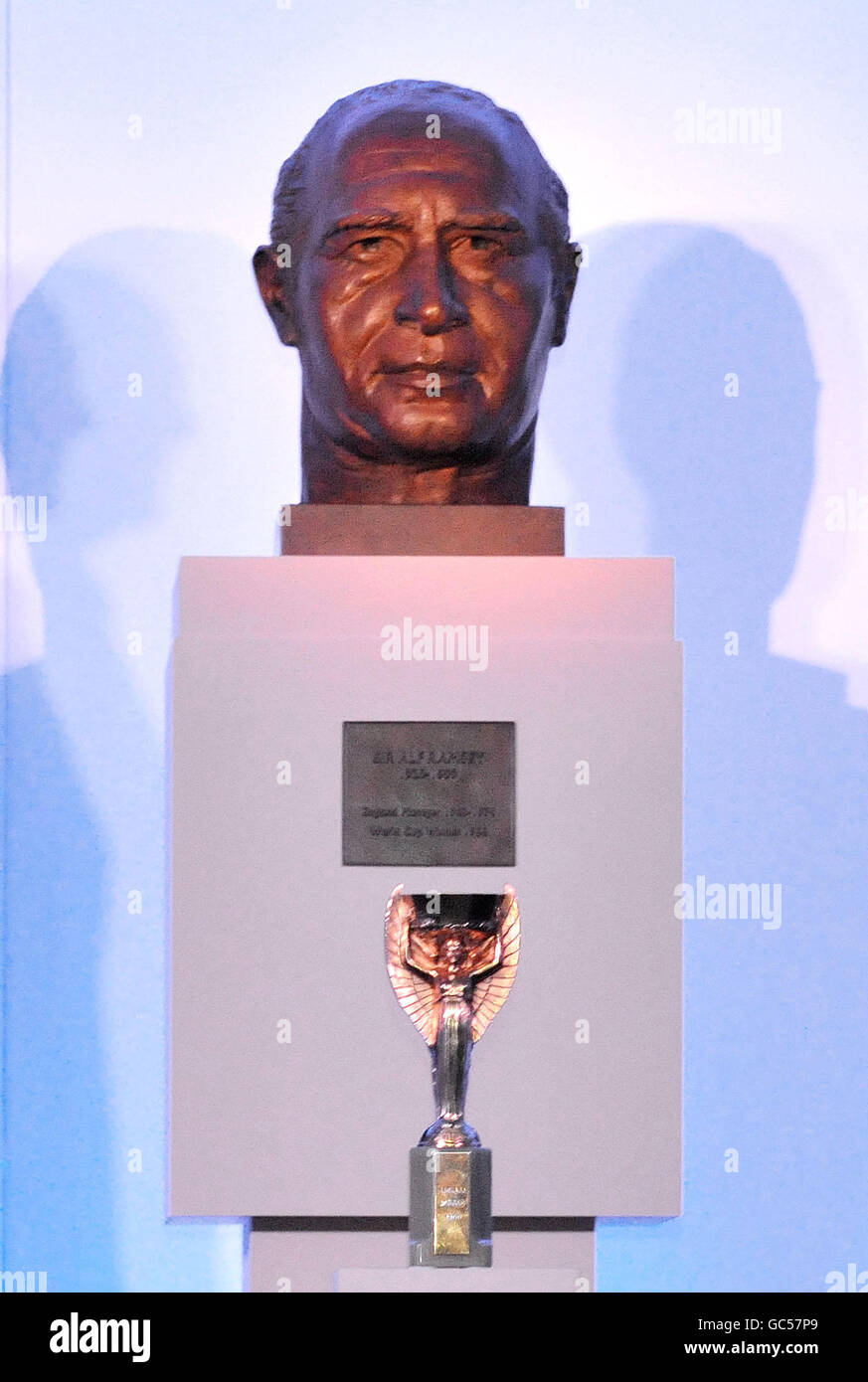 Sir alf ramsey england manager hi-res stock photography and images - Alamy