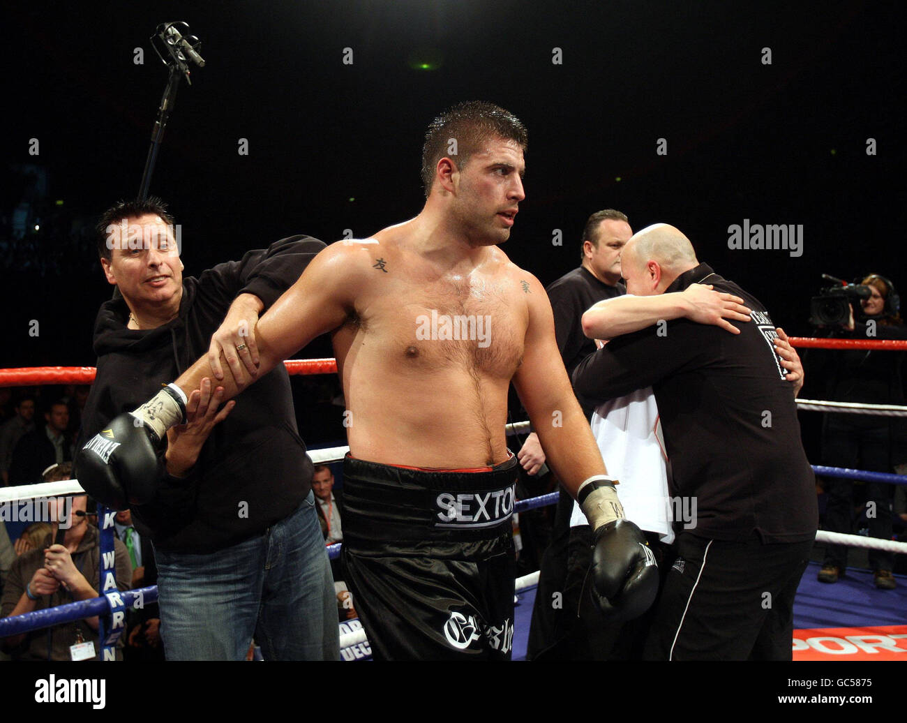 England's Sam Sexton (centre) celebrates with his corner after winning ...