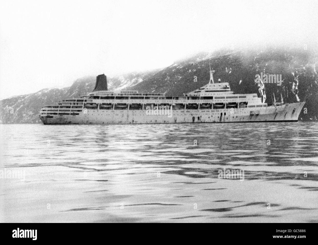 THE CRUISE LINER CANBERRA Stock Photo - Alamy