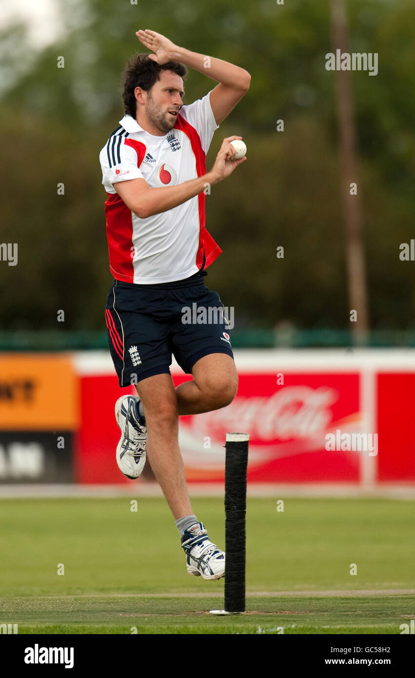 Beers at cricket hi-res stock photography and images - Alamy