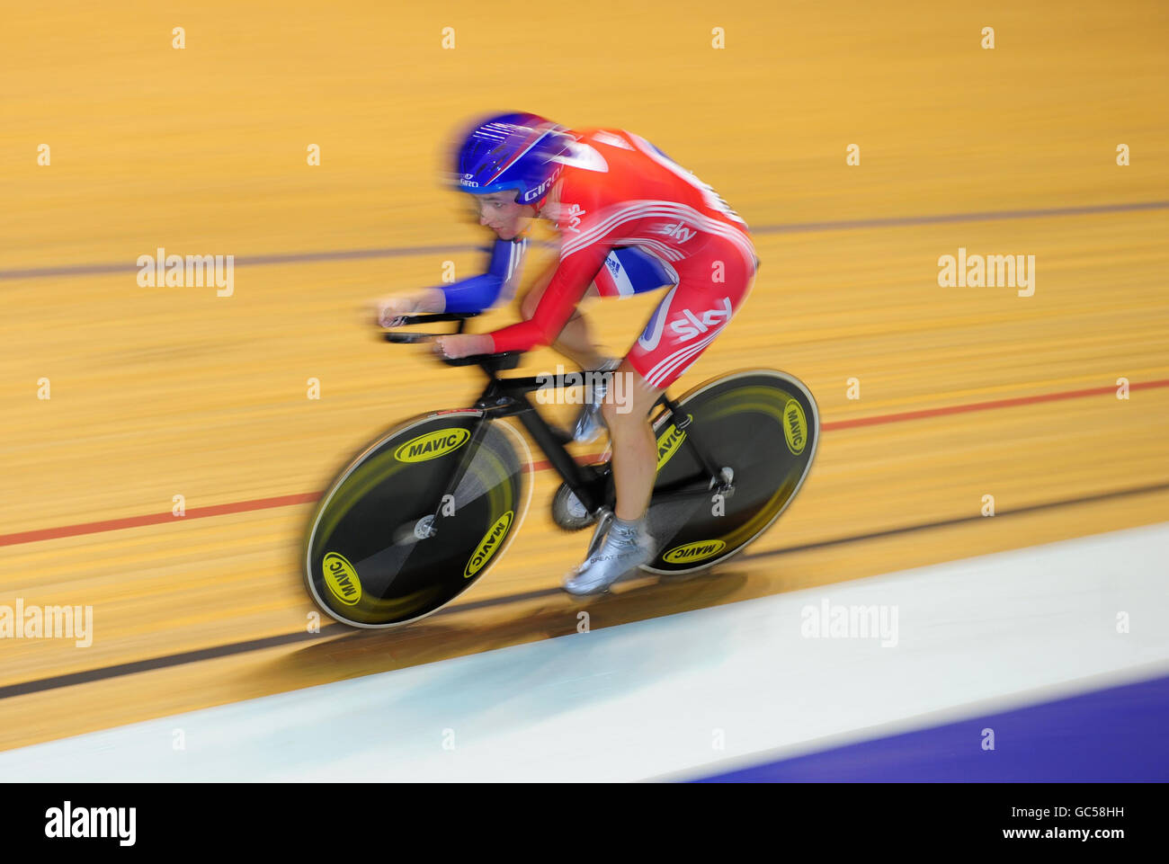 Great Britain's Sarah Storey on her way to breaking the world record in ...