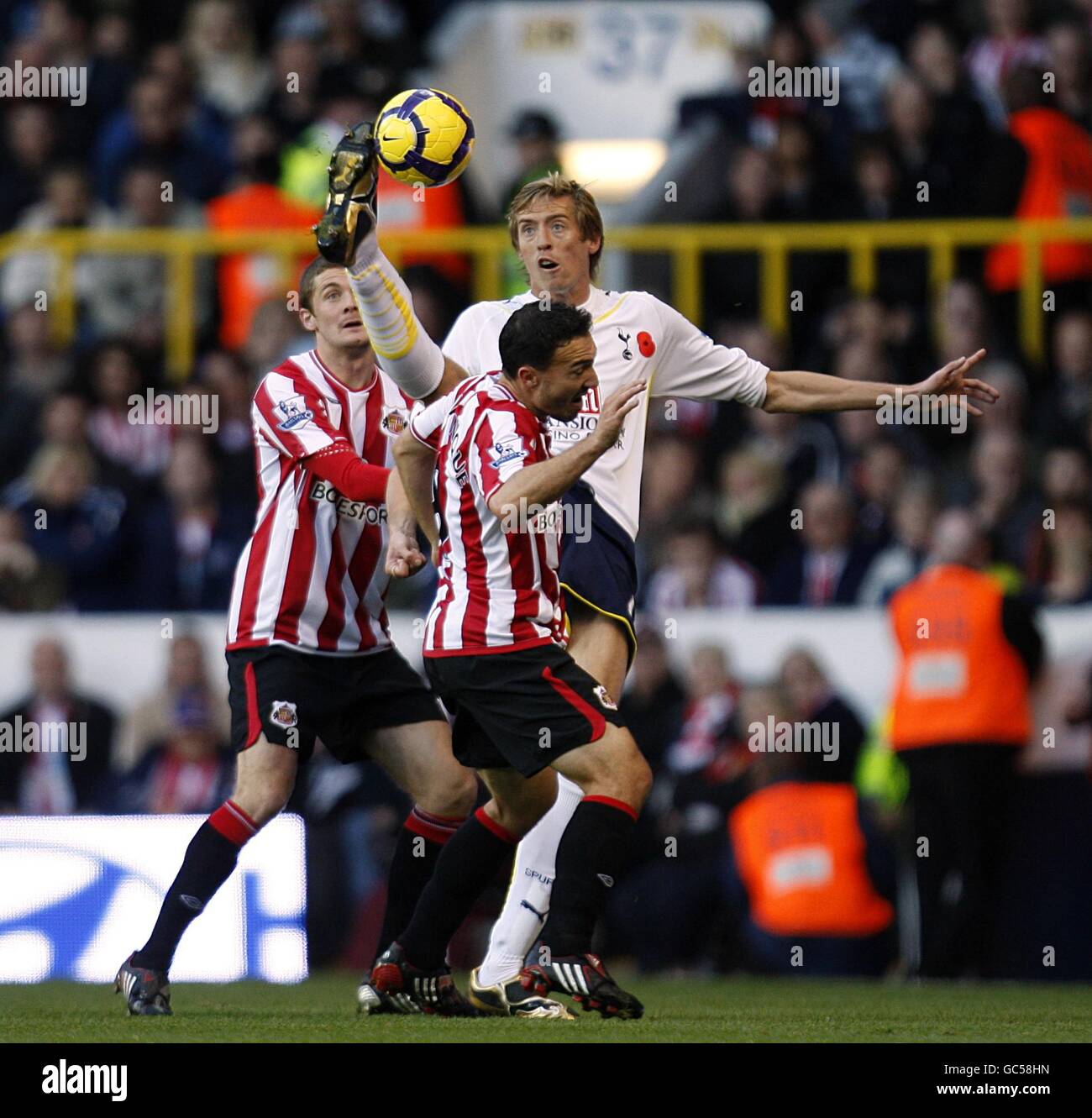 Tottenham hotspurs peter crouch controls the ball hi-res stock ...