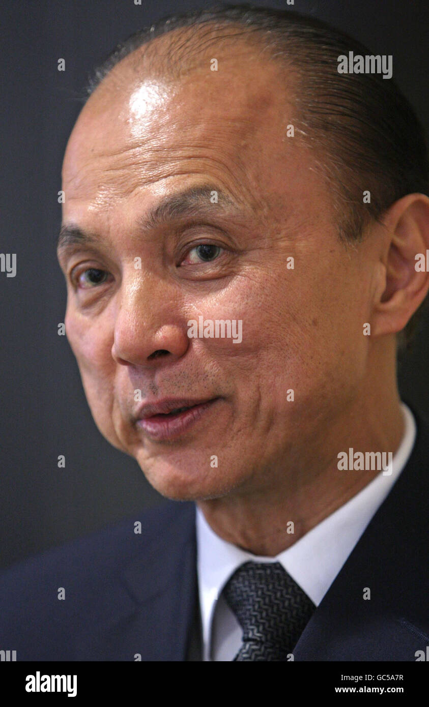 Jimmy Choo visits De Montfort University Stock Photo - Alamy