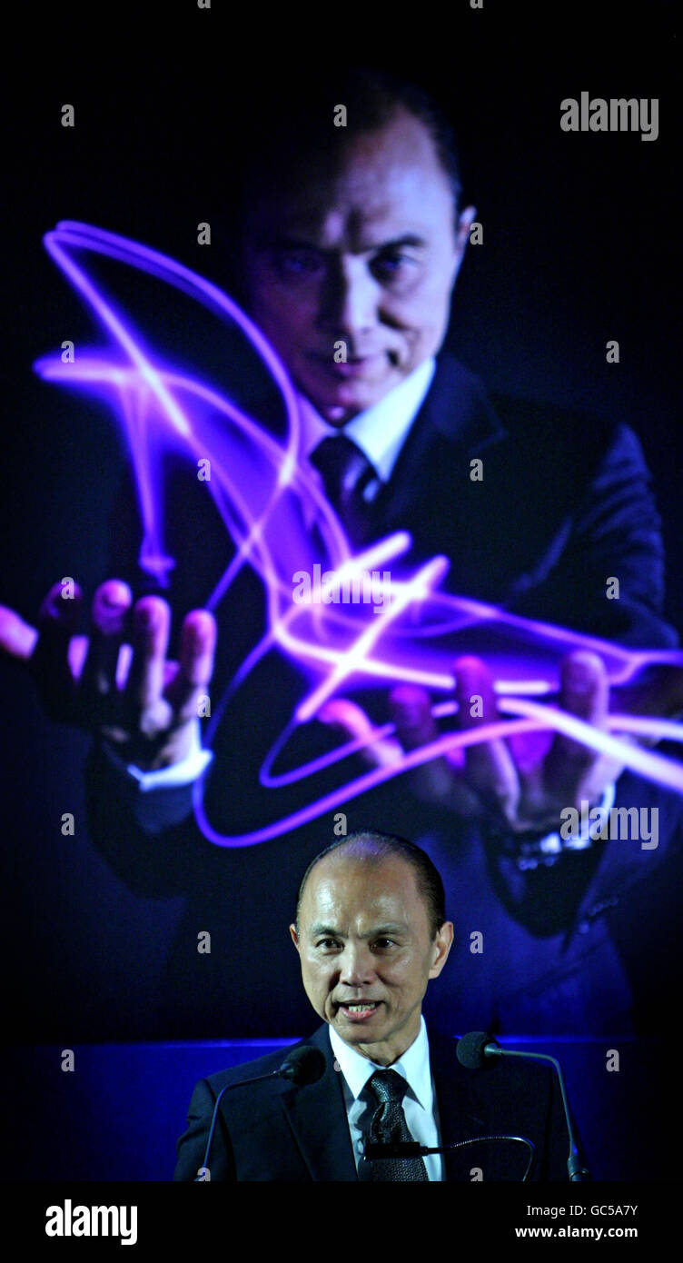 Jimmy Choo visits De Montfort University Stock Photo - Alamy