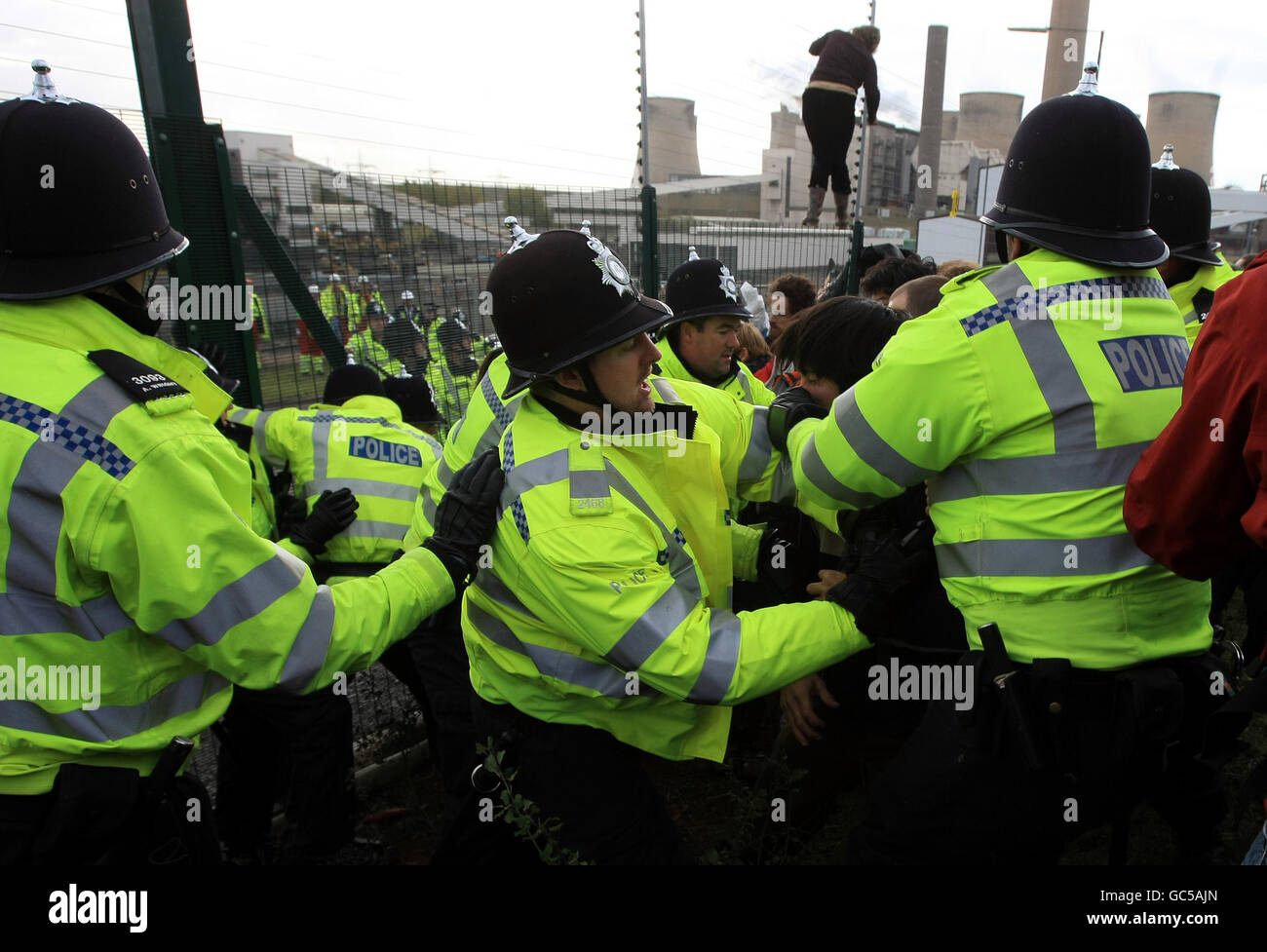 Protesters confront police hi-res stock photography and images - Alamy