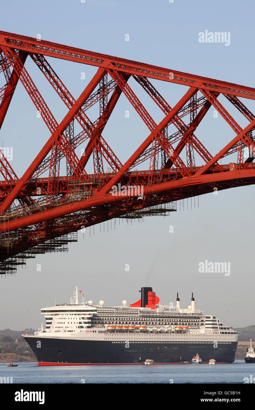 The cruise liner Queen Mary 2 pictured under the Forth Rail Bridge ...
