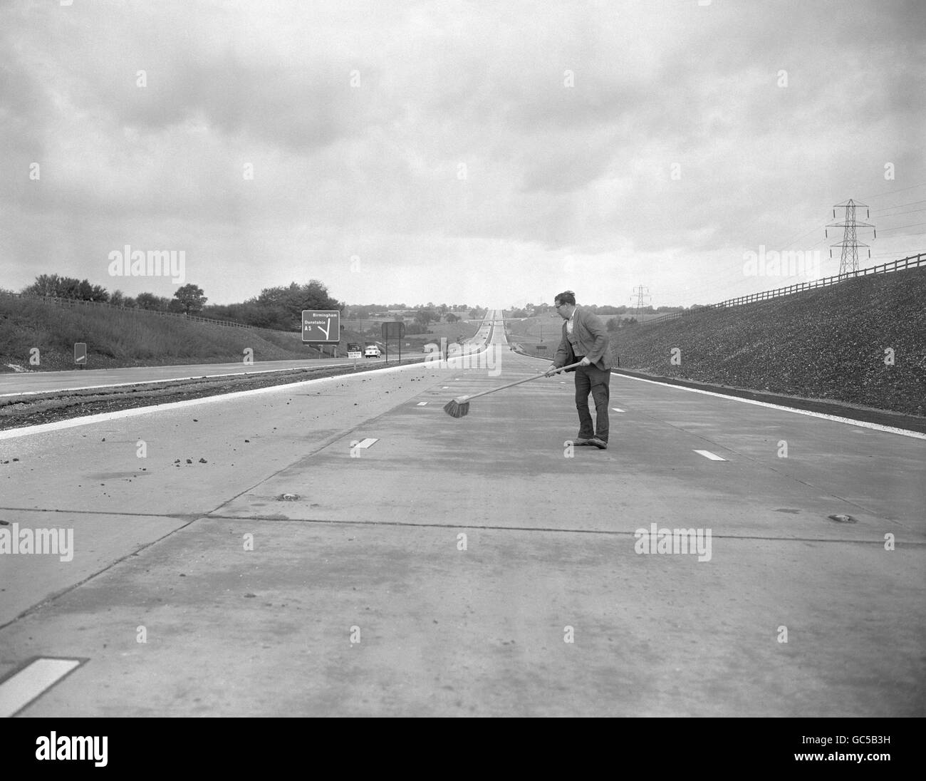 M1 motorway london traffic hi-res stock photography and images - Alamy