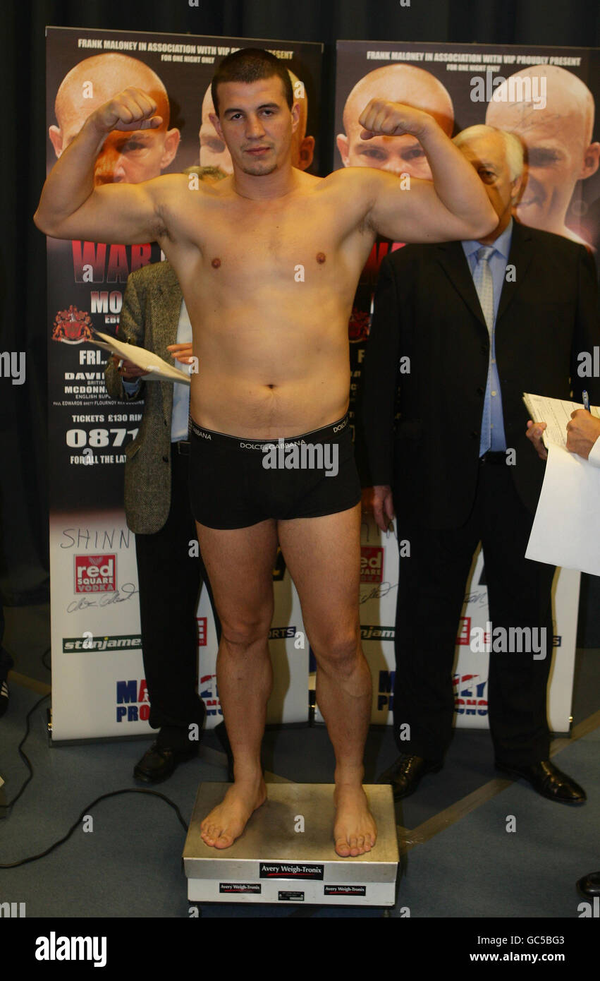 David pryce weighs in at the bolton arena hi-res stock photography and ...