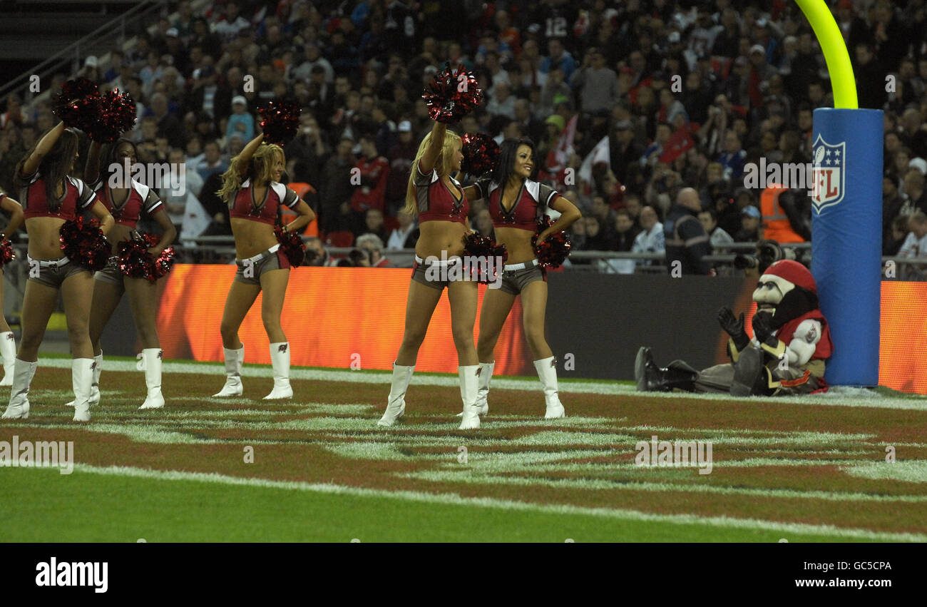 Tampa bay buccaneers mascot hi-res stock photography and images - Alamy