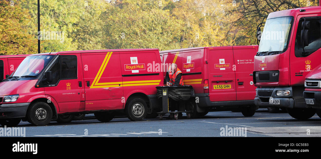 Postal strike. A Royal Mail worker with a sack of mail at the Royal ...
