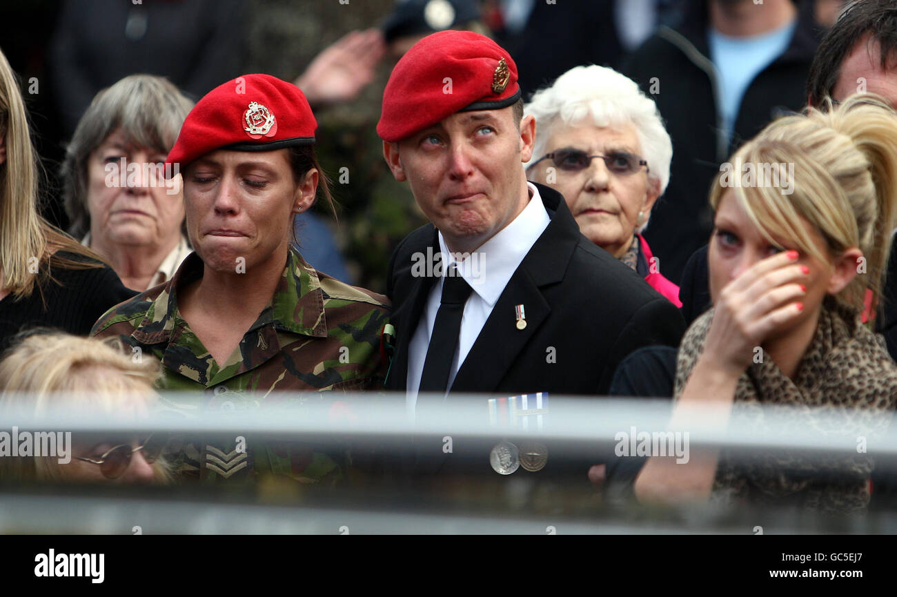 Family and friends watch the cortege for Corporal James Oakland of the ...