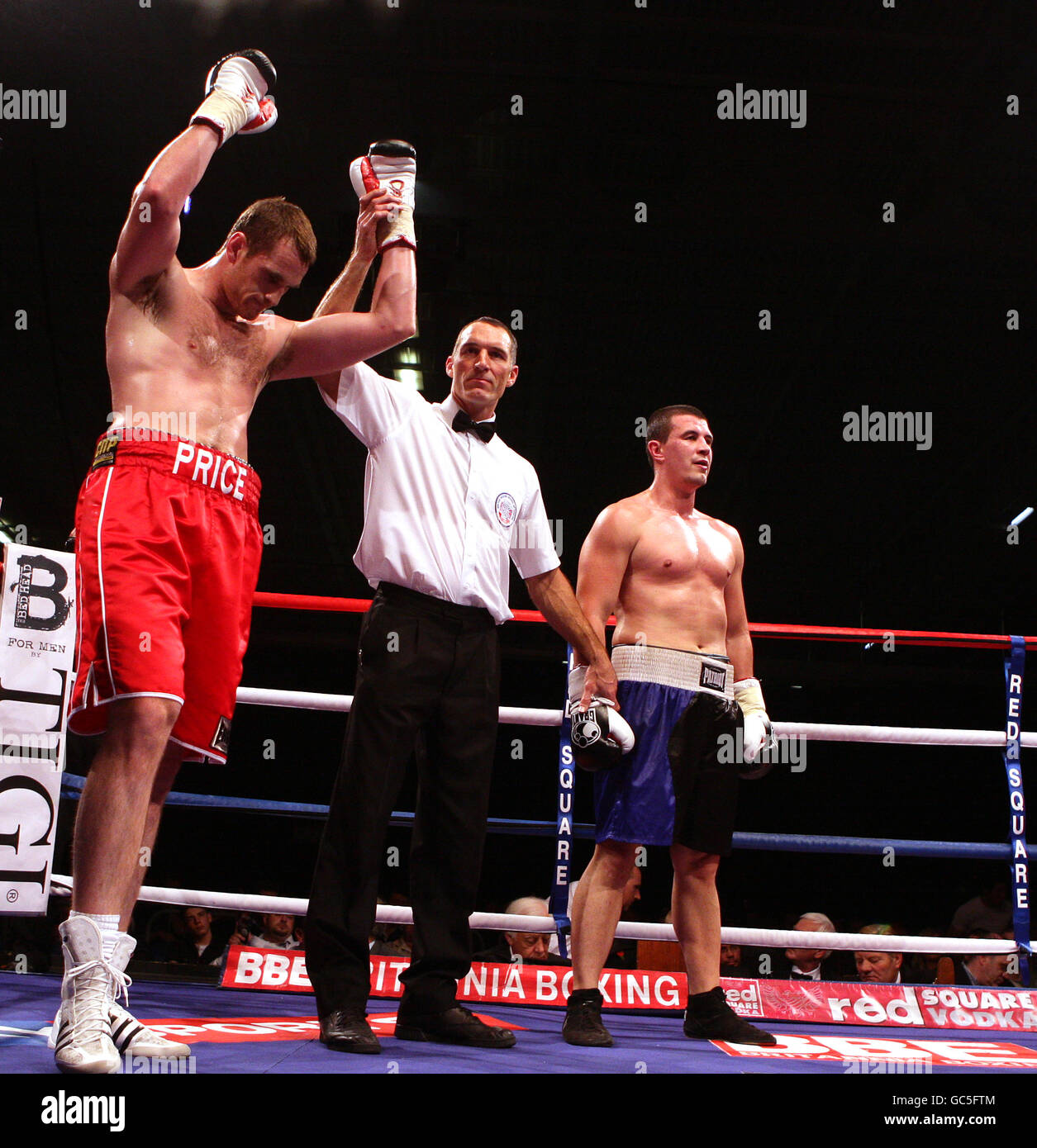 Match referee steve gray hi-res stock photography and images - Alamy