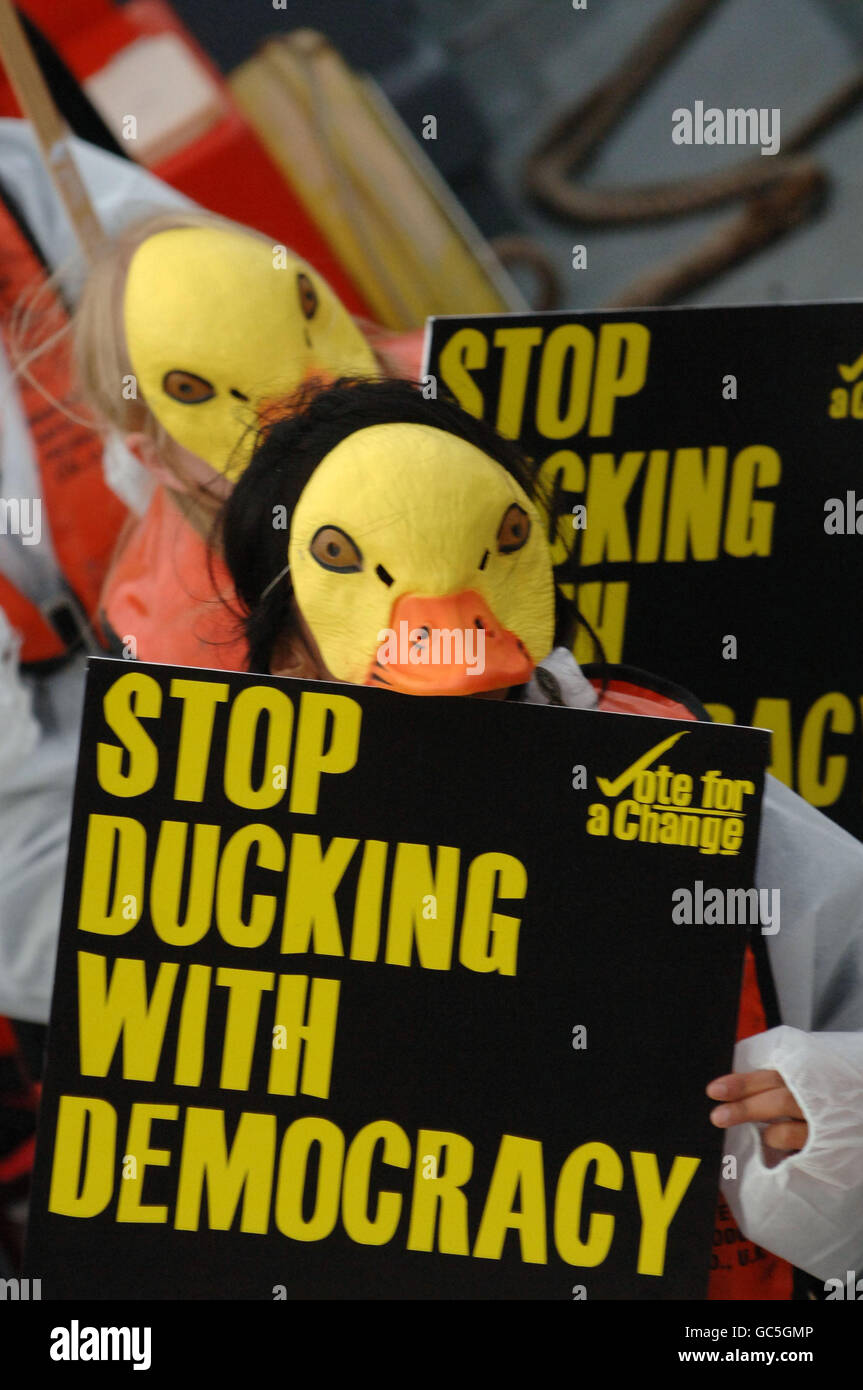 Duck house protest hi-res stock photography and images - Alamy