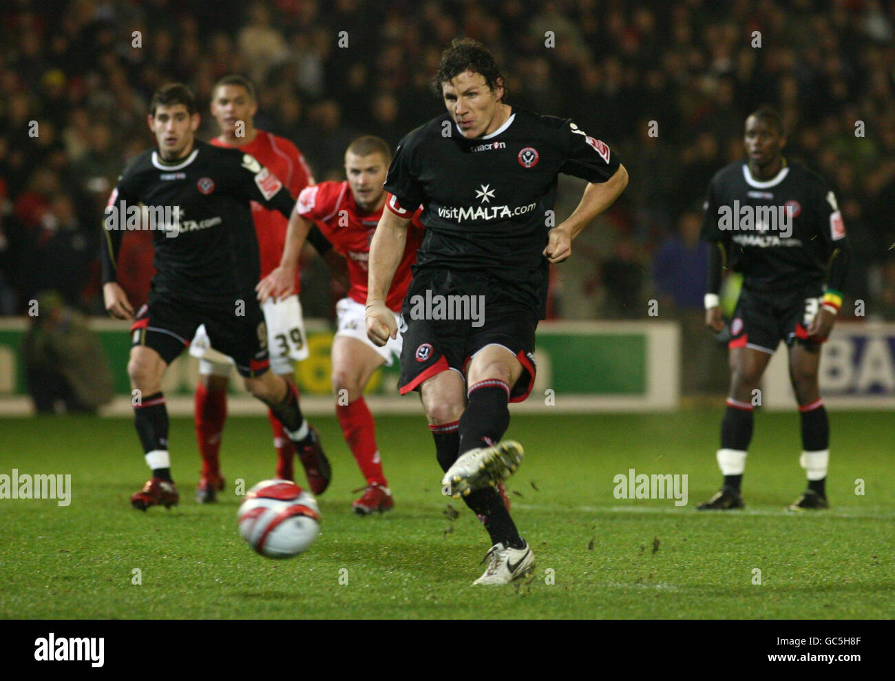 Sheffield uniteds darius henderson hi-res stock photography and images ...