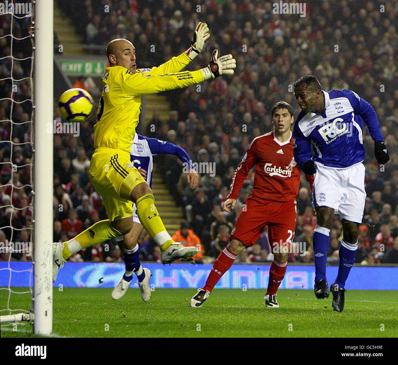 Full length equaliser football hi-res stock photography and images - Alamy
