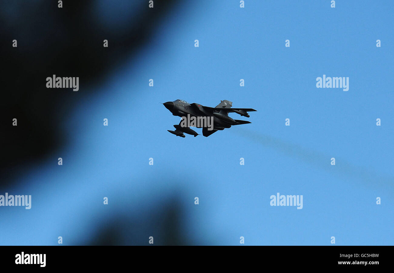 Harrier Jet Flying Low High Resolution Stock Photography and Images - Alamy