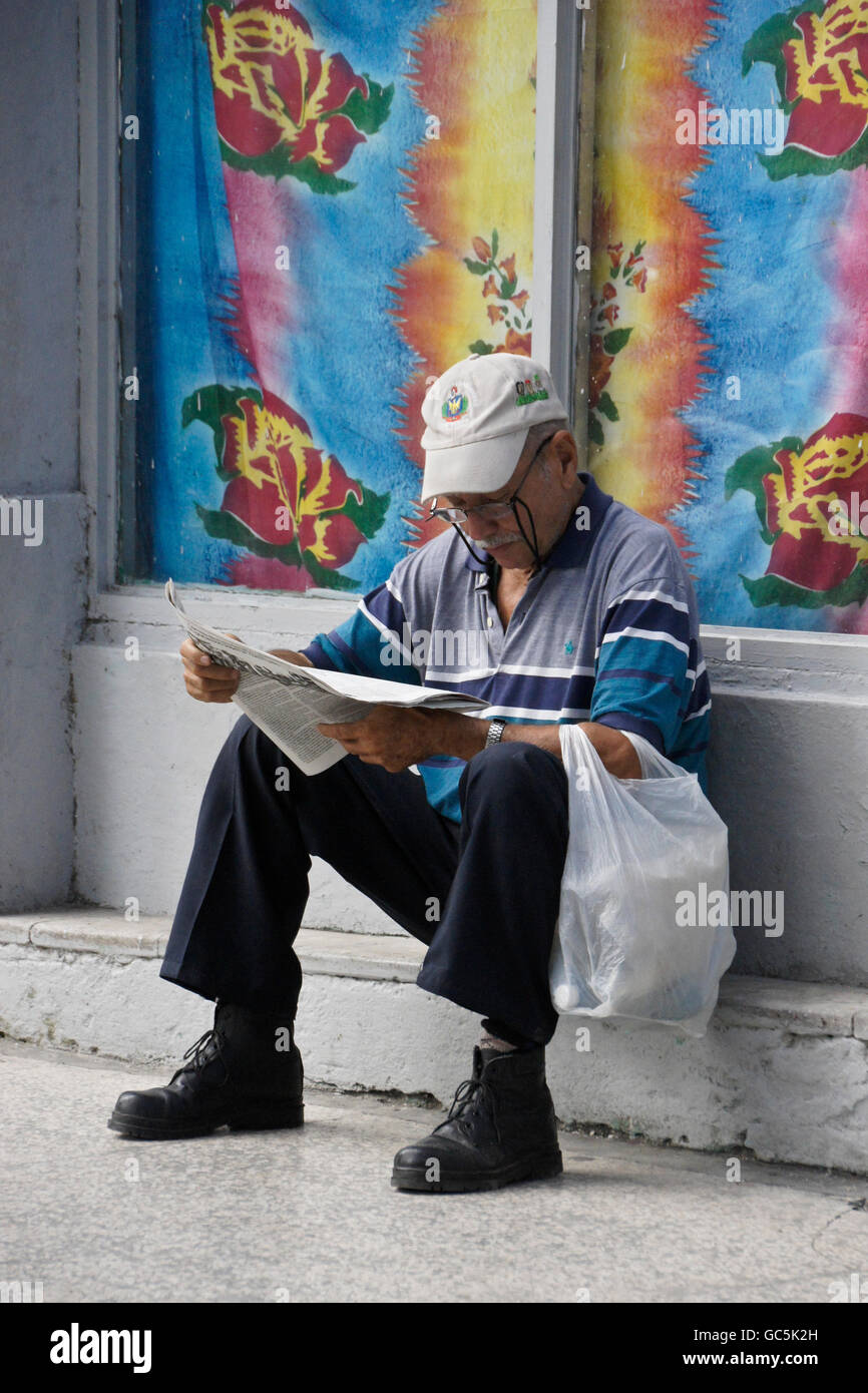 Cuban man sitting on doorstep havana hi-res stock photography and ...