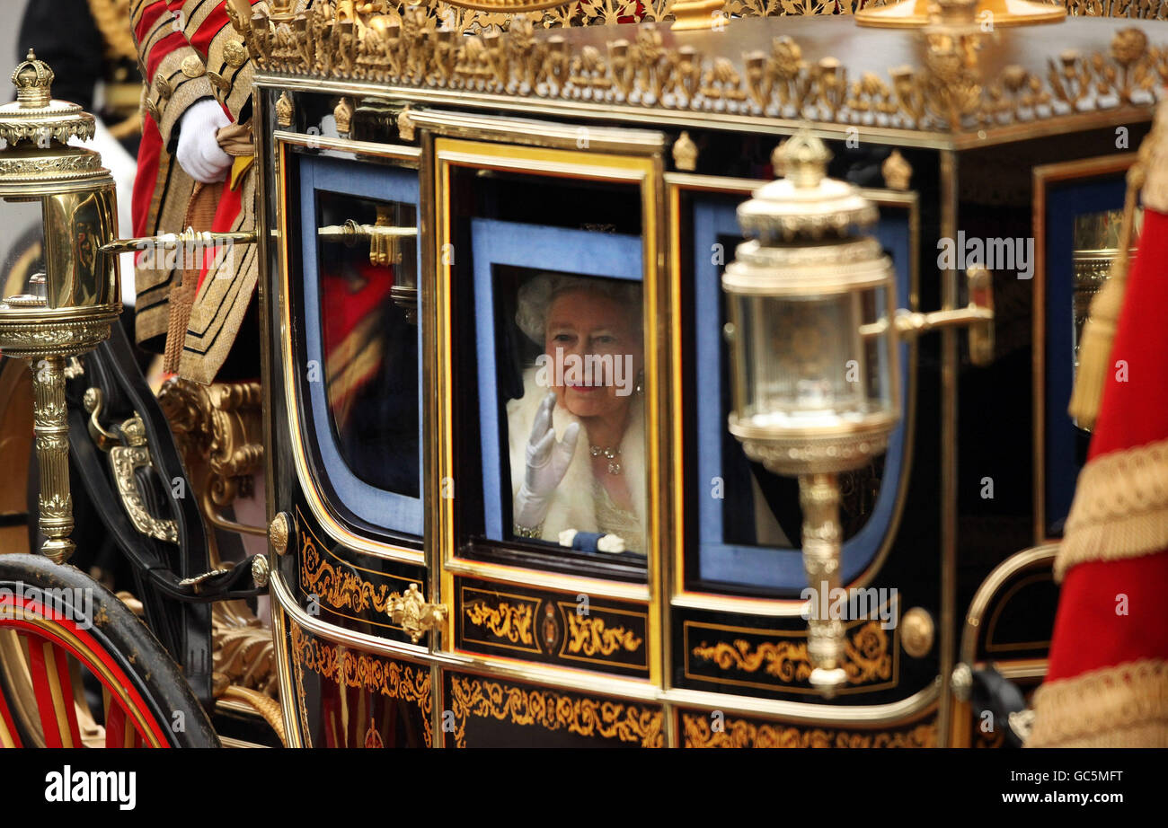 Queen elizabeth crown waves hi-res stock photography and images - Alamy