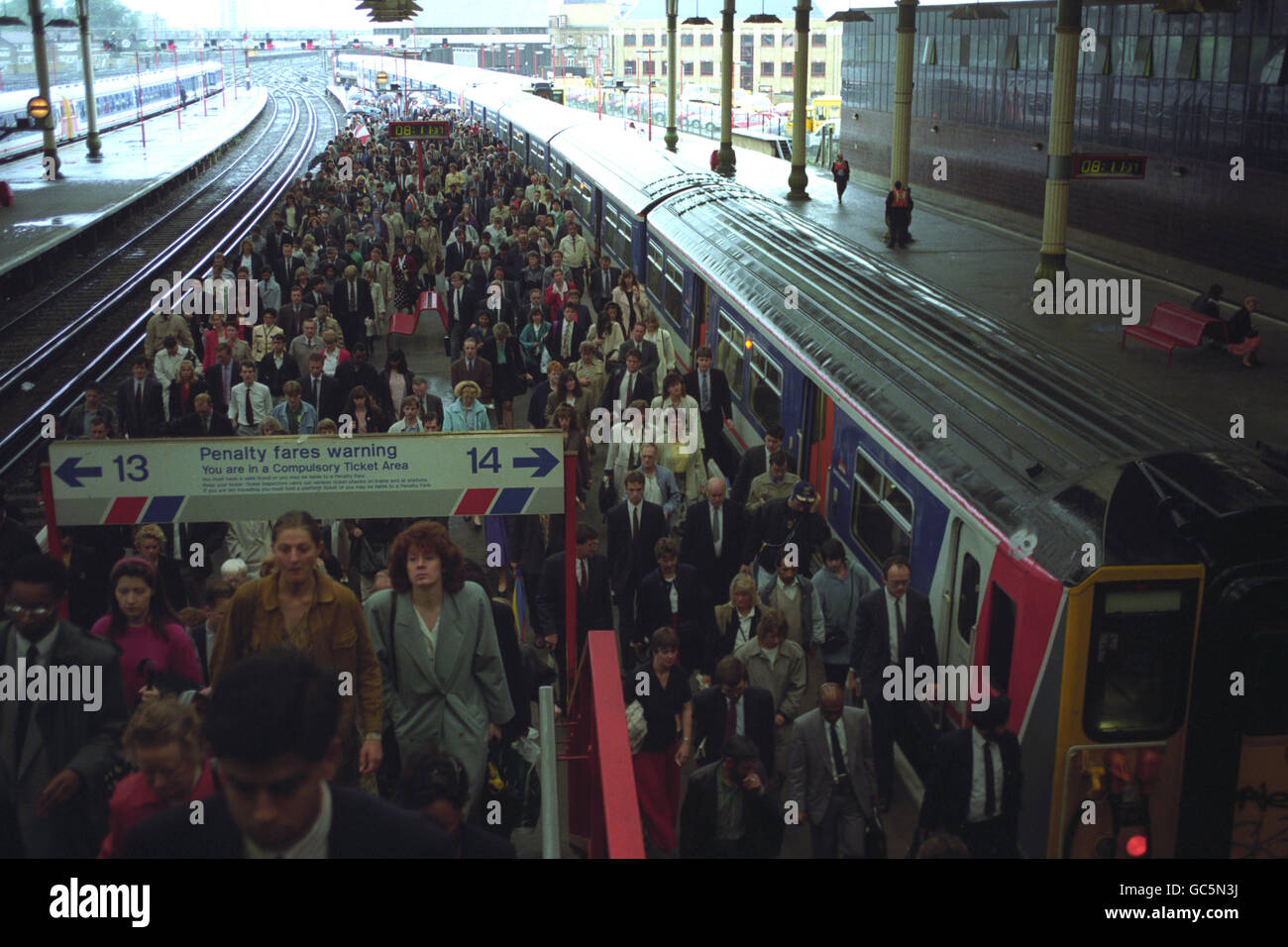 Transport - London Bridge Station Stock Photo - Alamy