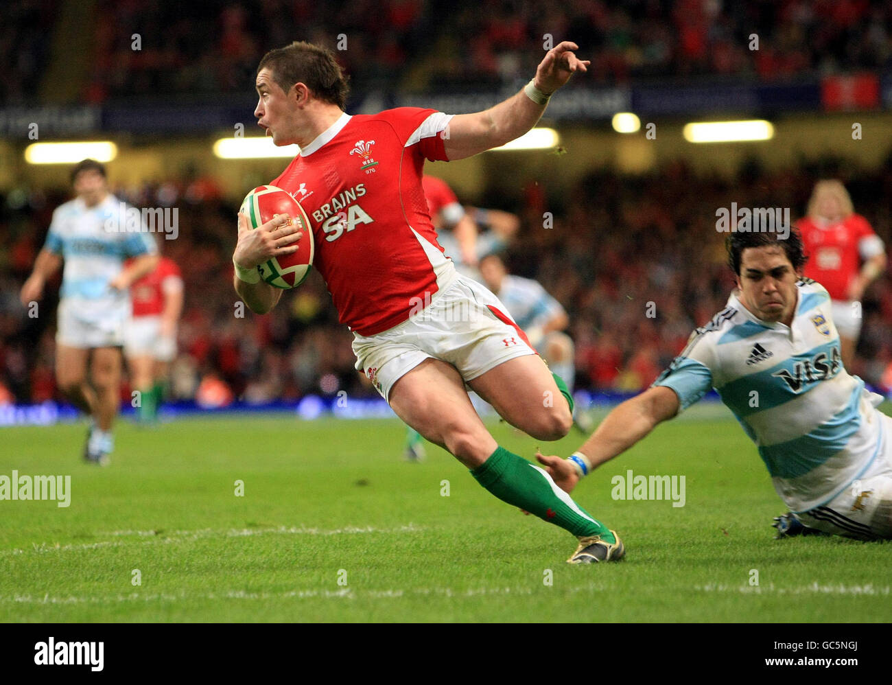 Wales' Shane Williams rounds Argentina's Horacio Agulla to score his ...