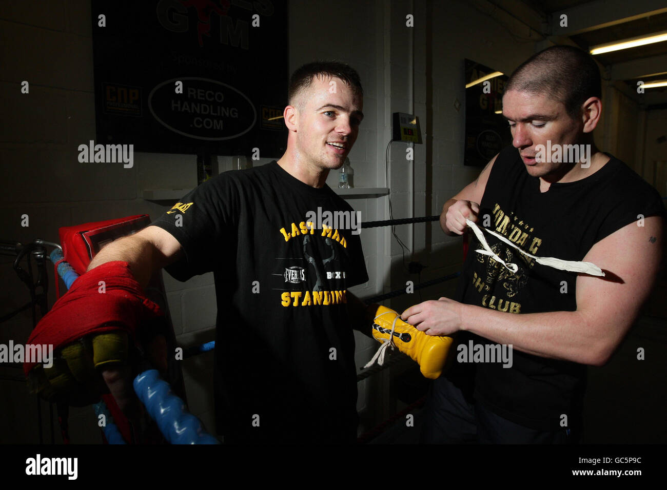 Boxer frankie gavin trainer anthony farnell arnies gym hi-res stock ...
