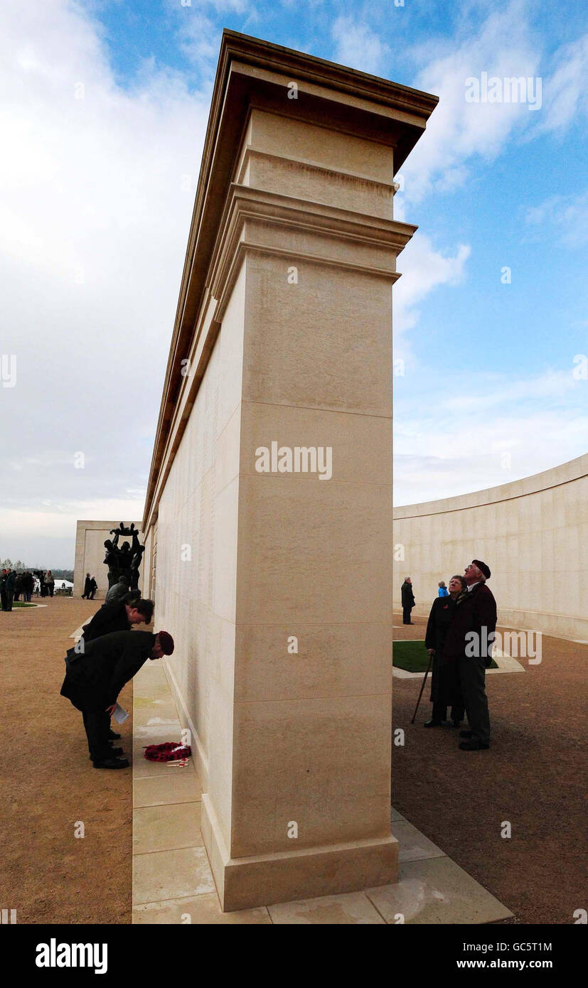 Paying personal tribute to hi-res stock photography and images - Alamy