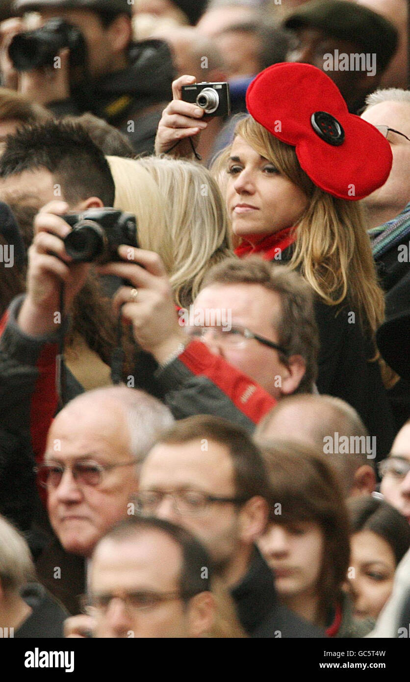 Poppy wearing girl hi-res stock photography and images - Alamy