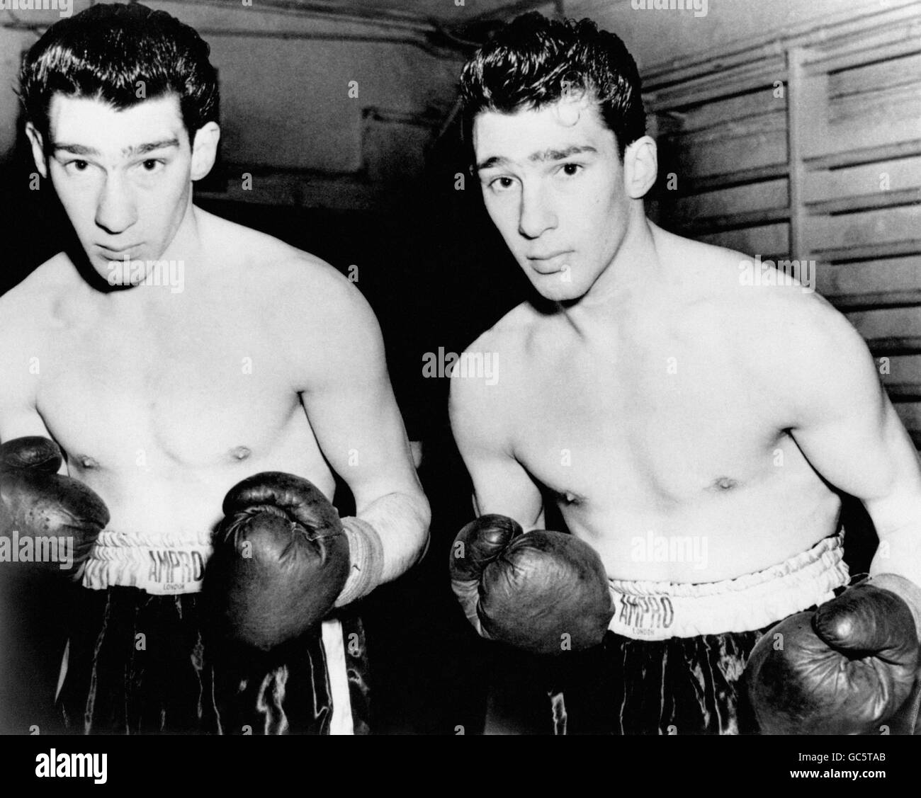 RONNIE & REGGIE KRAY BOXING POSE Stock Photo: 110766947 - Alamy