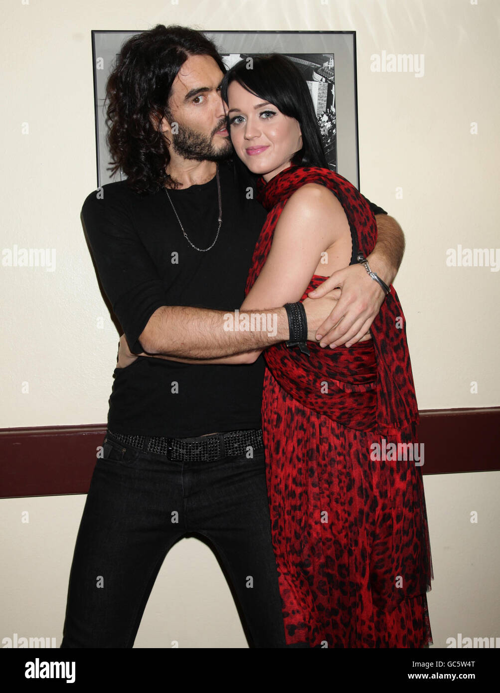 Russell brand and girlfriend hi-res stock photography and images - Alamy