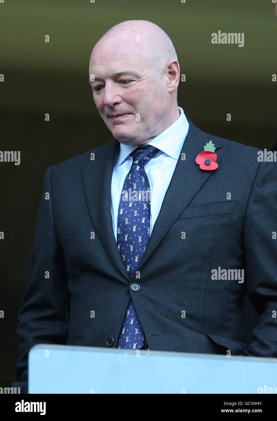 Former chelsea chief executive peter kenyon in the stands hi-res stock ...