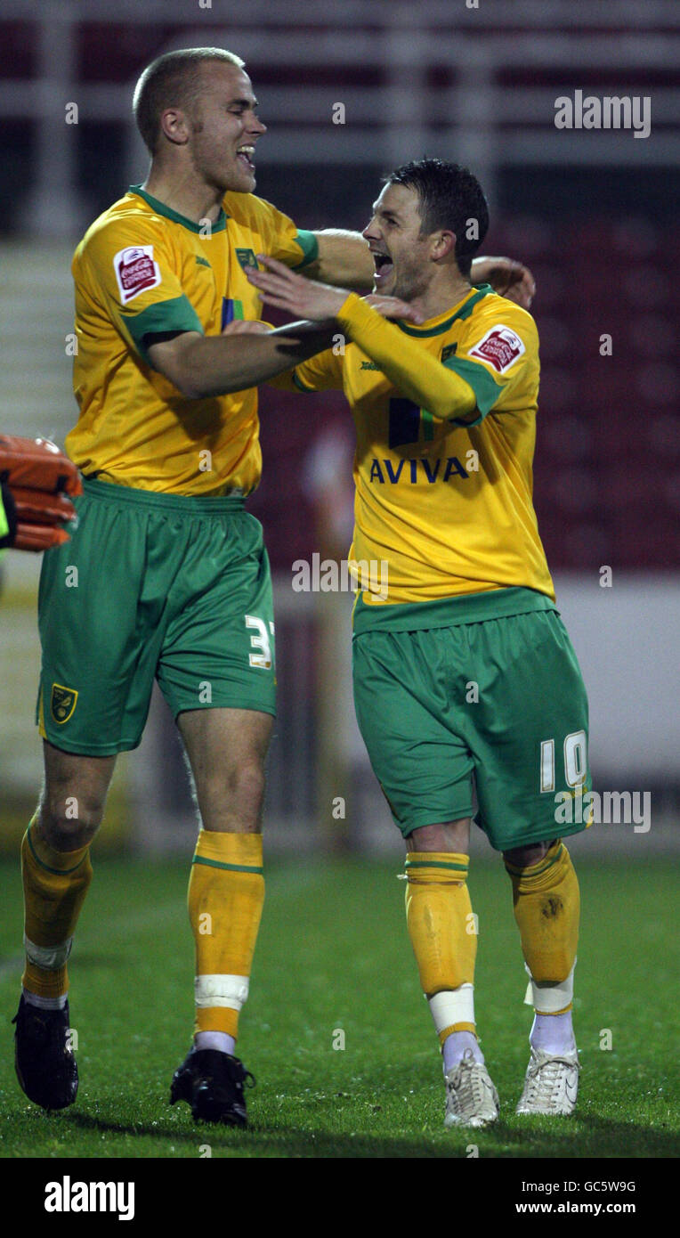 Norwich City's Jamie Cureton (right) celebrates scoring the winning ...
