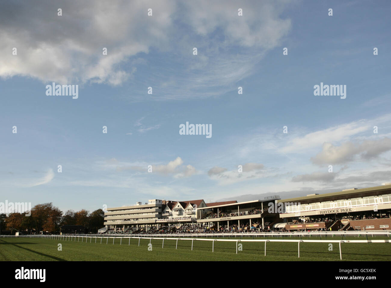 Haydock races general hi-res stock photography and images - Alamy