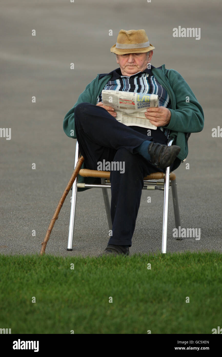 Horse Racing, Haydock Park. A racegoer at Haydock Racecourse Stock ...
