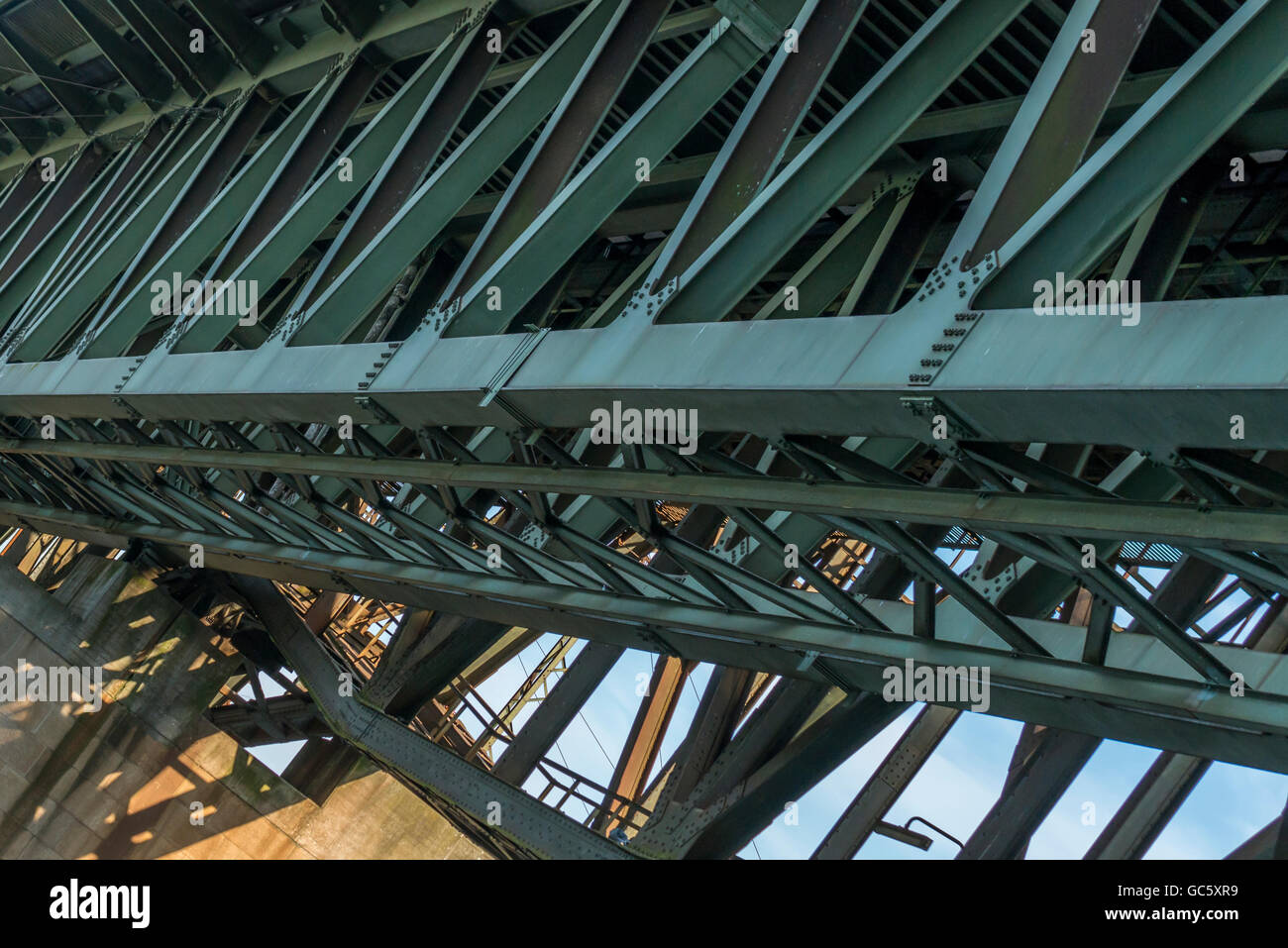Iron framework hi-res stock photography and images - Alamy