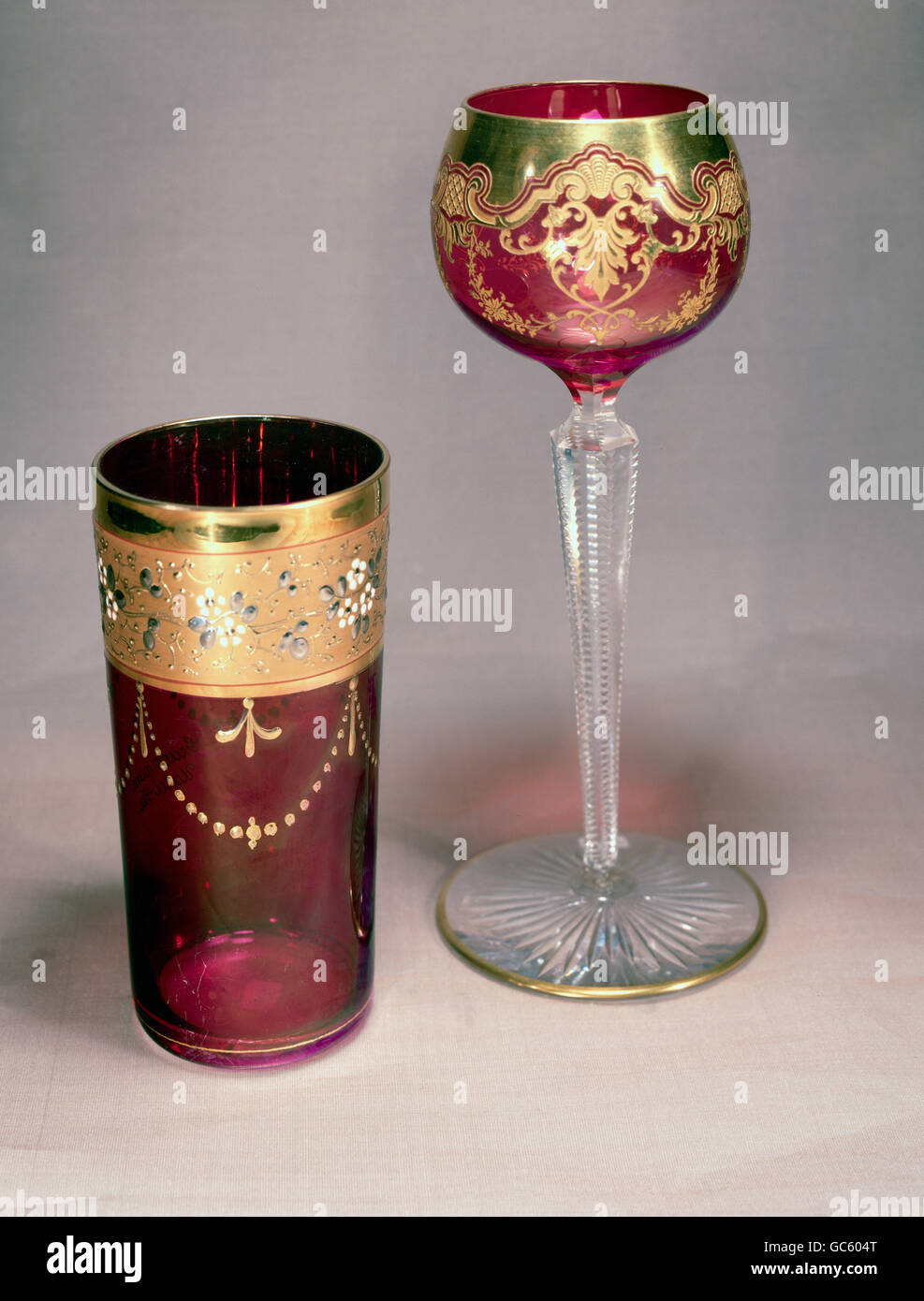 Cranberry glass, gold ruby hi-res stock photography and images - Alamy