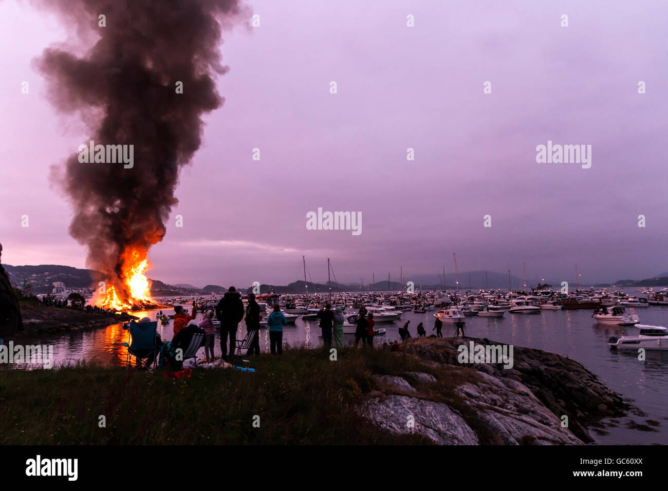 Midsummers eve bonfire hi-res stock photography and images - Alamy