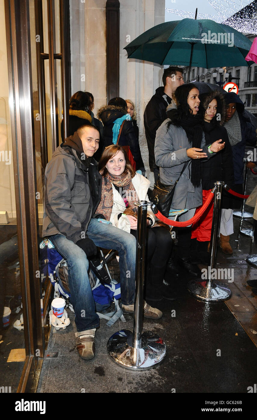 Will Cubberley and Kate Smith are the first in the queue outside H&M on ...