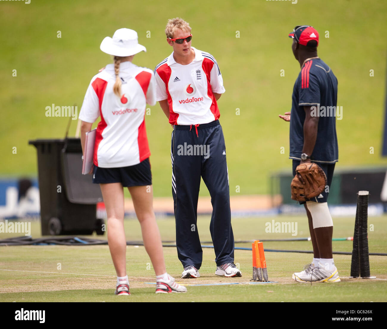 Cricket bowling practice training hi-res stock photography and images ...
