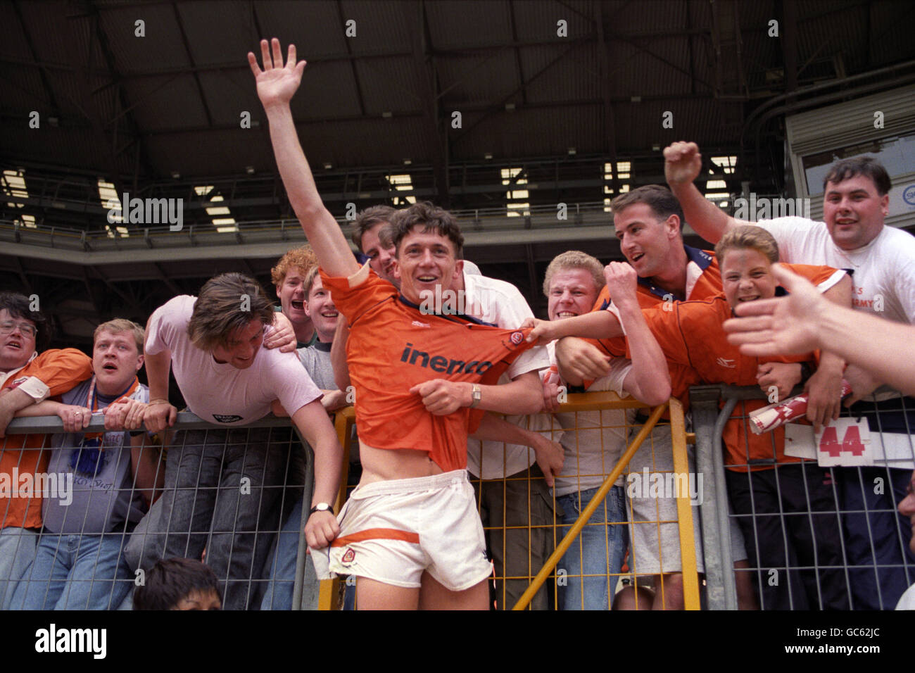 Football stadium crowd close up hi-res stock photography and images - Alamy