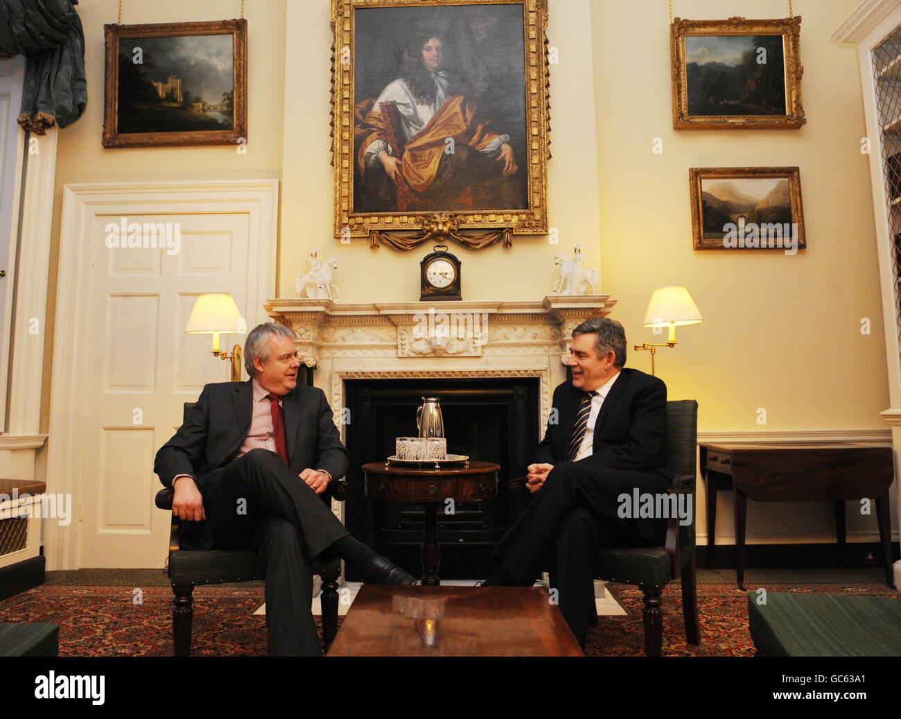 Politics sitting smiling gordon brown hi-res stock photography and ...