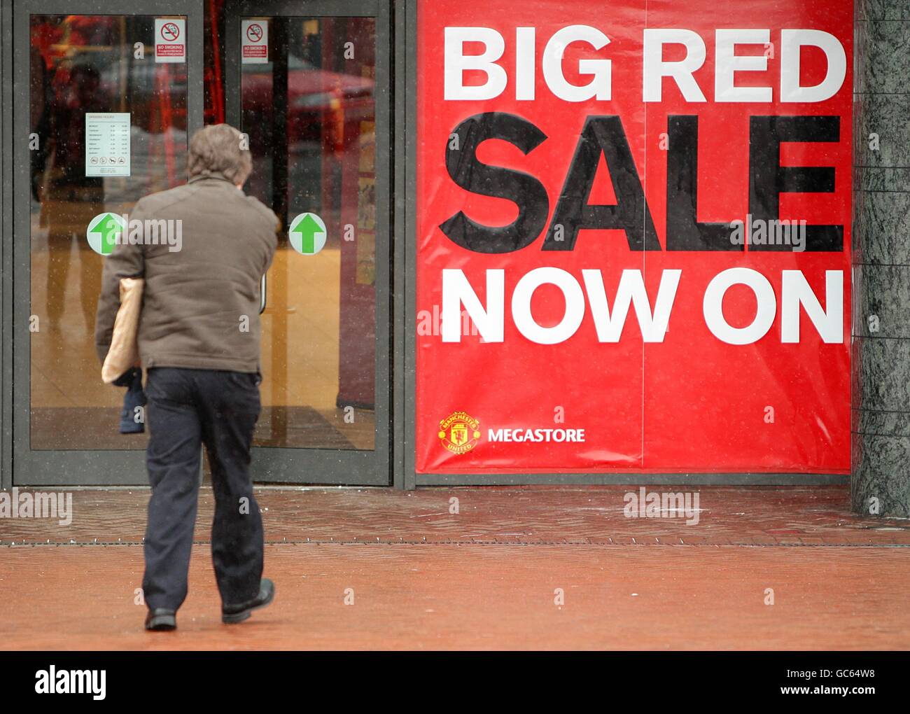 Manchester United Fans Take Advantage Sale Old Trafford Megastore High ...